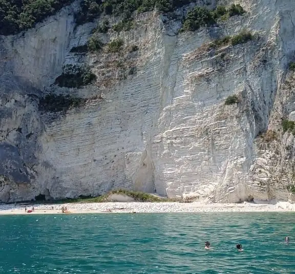 Riviera del Conero Beaches: Map, What to Expect & Where to Stay